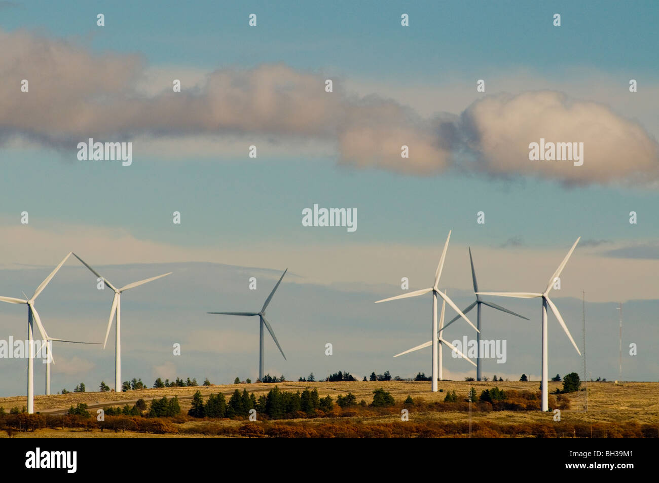Hillside wind turbine washington hi-res stock photography and images ...