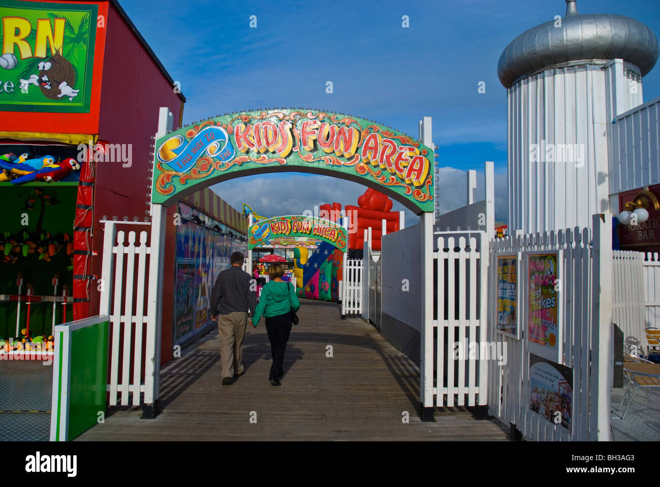 Brighton beach kids england hi-res stock photography and images - Alamy