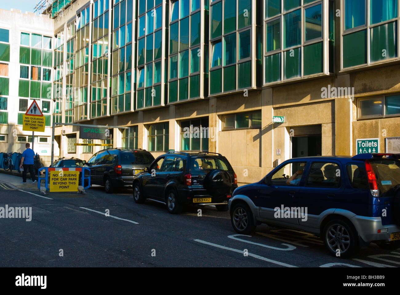 Car park queue hi-res stock photography and images - Alamy
