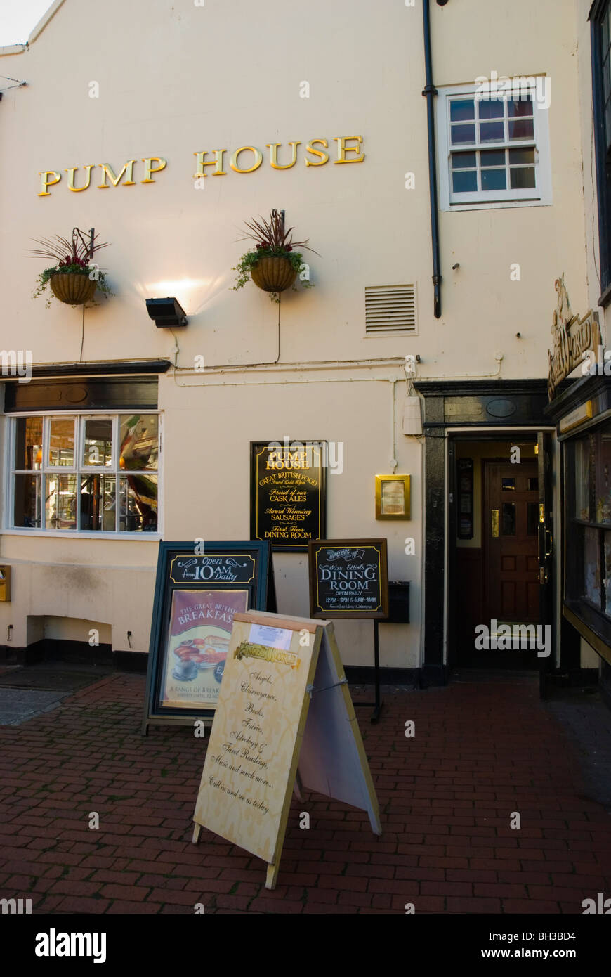 Pump house restaurant hi-res stock photography and images - Alamy