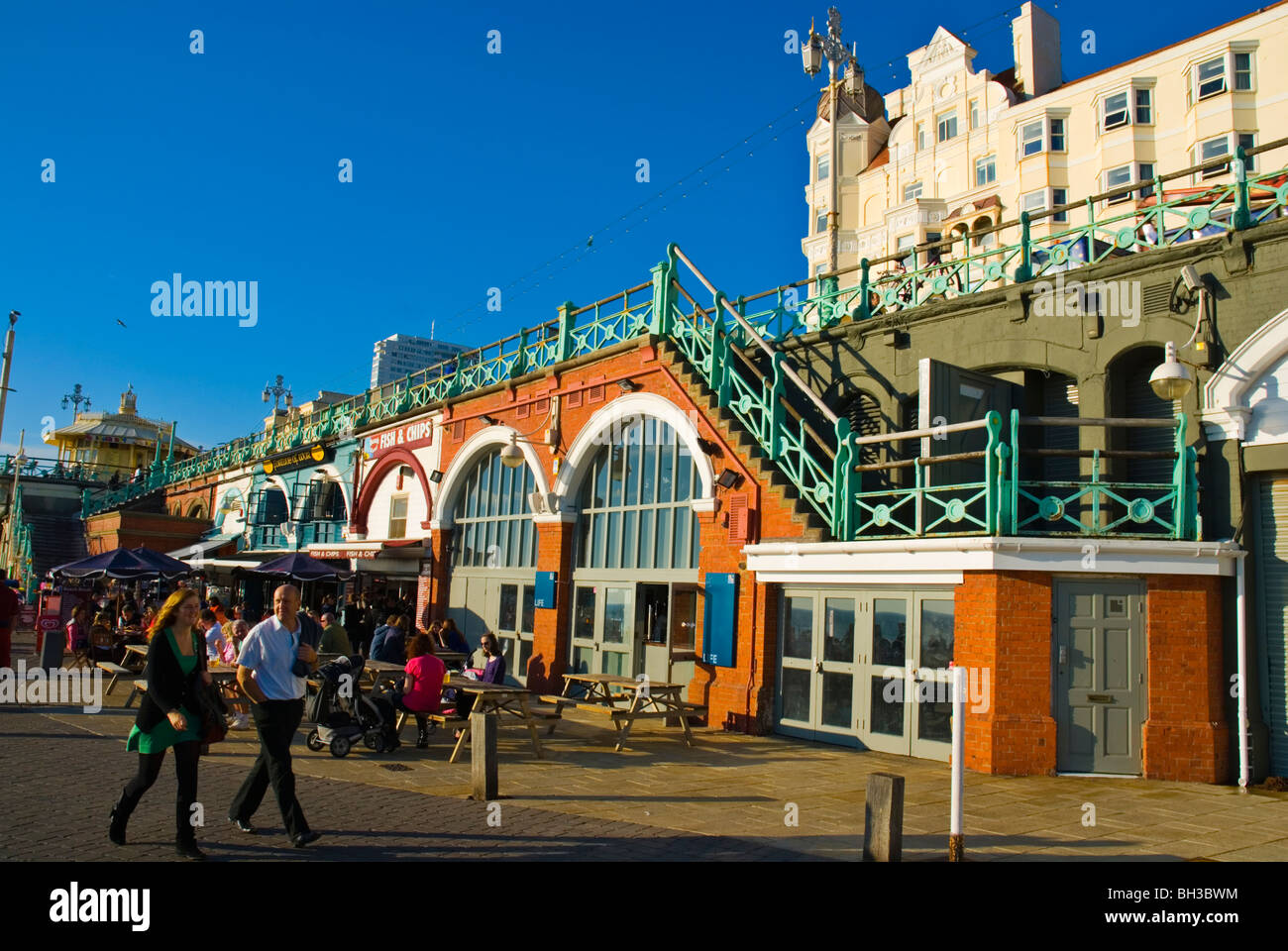Brighton seafront seating hi-res stock photography and images - Alamy