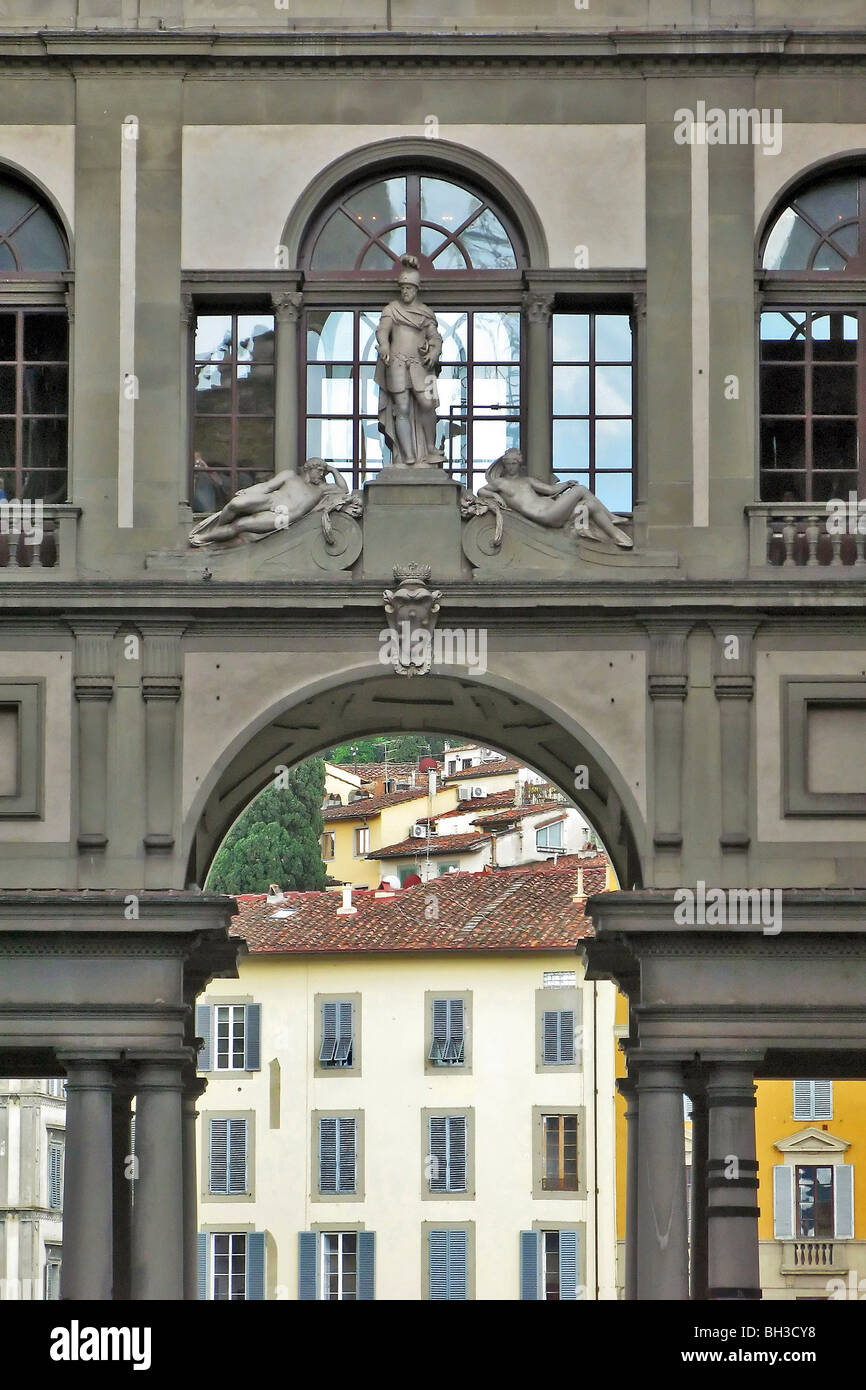 INNER SQUARE, UFFIZI MUSEUM AND GALLERY (GALLERIA DEGLI UFFIZI ...