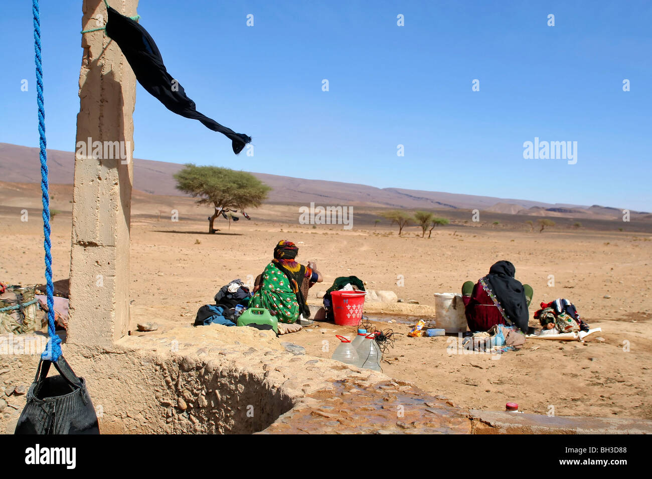 Horizontal photo nomad women washing their laundry near the well hi-res ...