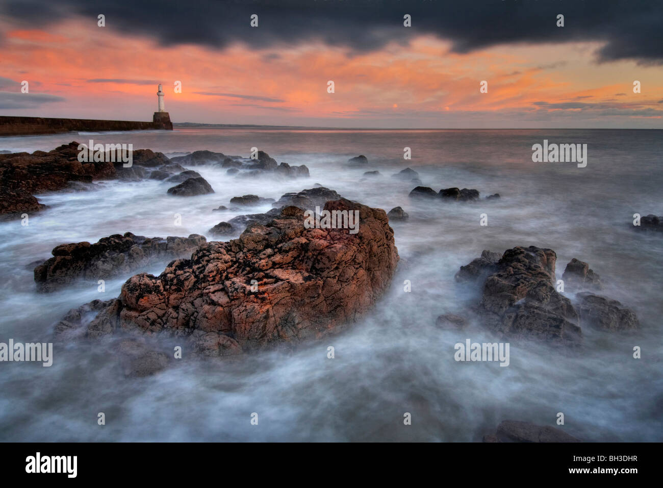 Scotland waves hi-res stock photography and images - Alamy