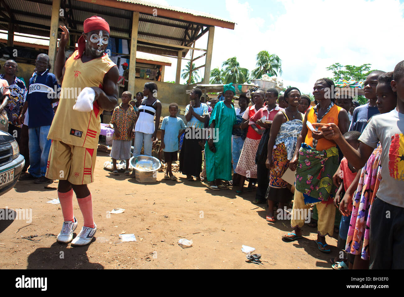 Africa Clowns Ghana Jukwa Market Street Men Stock Photo - Alamy