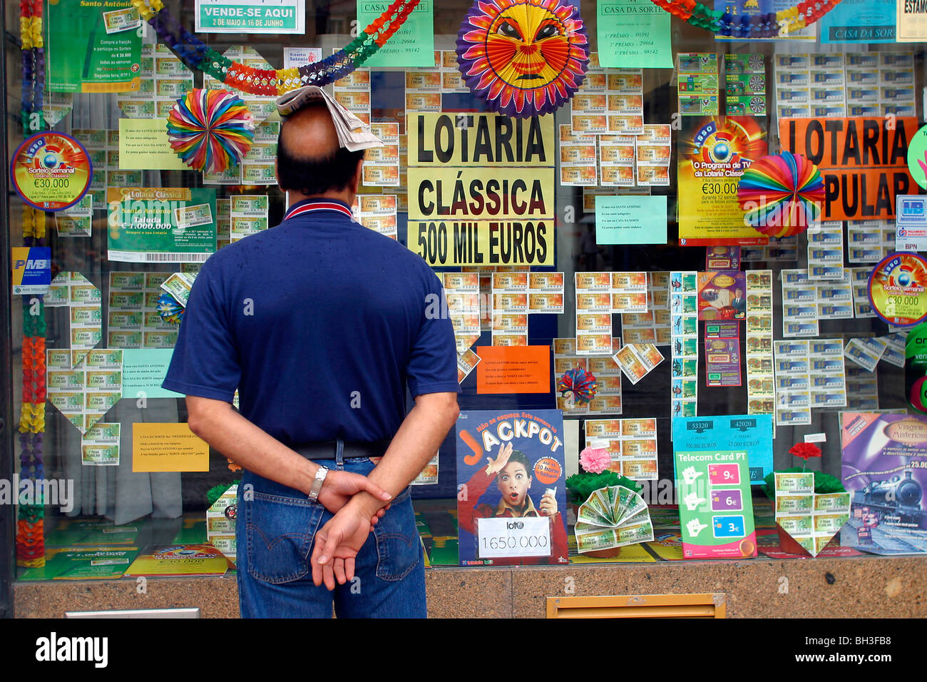 Lottery shop front hi-res stock photography and images - Alamy