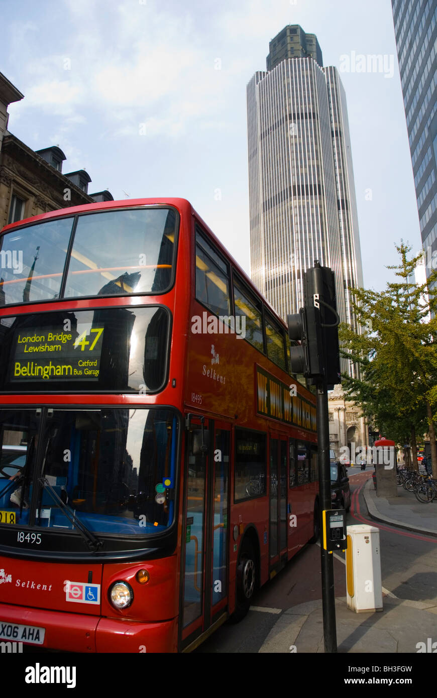 London country buses hi-res stock photography and images - Alamy