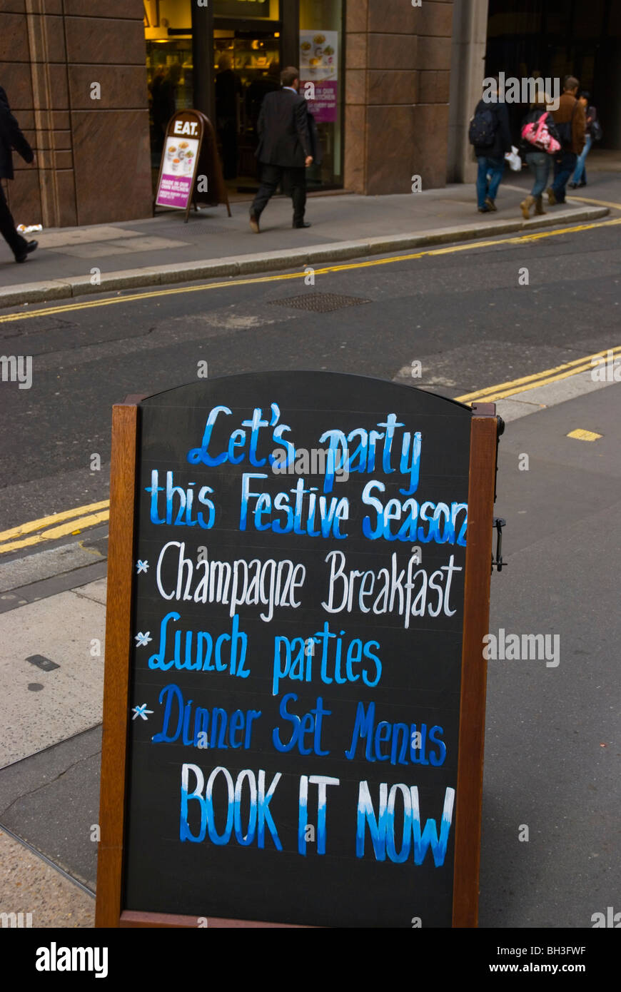 Restaurant pavement sign hi-res stock photography and images - Alamy