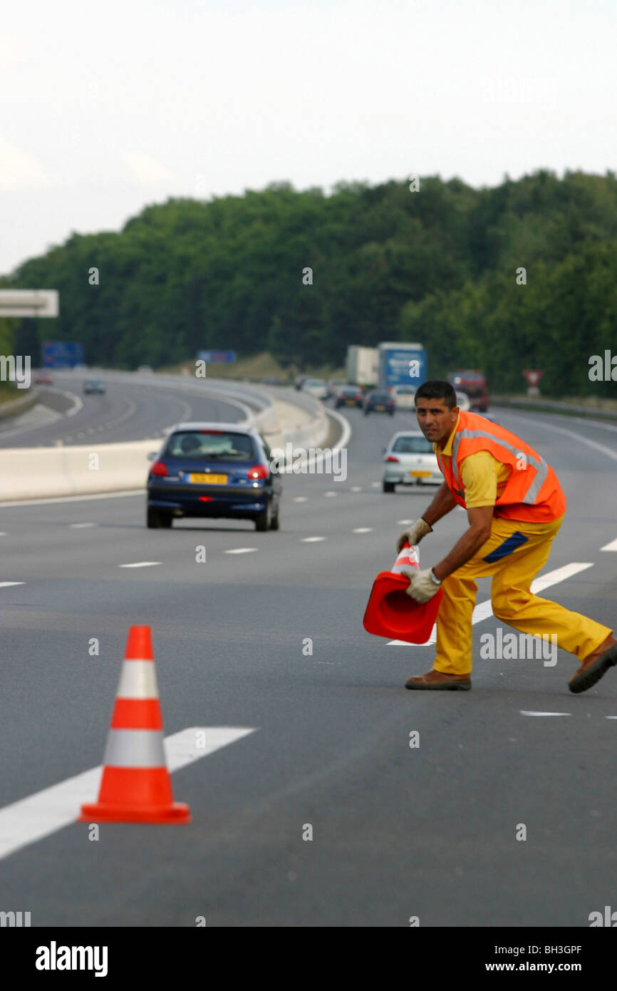 REMOVING THE CONES MARKING A BROKEN DOWN VEHICLE, PATROLLER, A6 ...