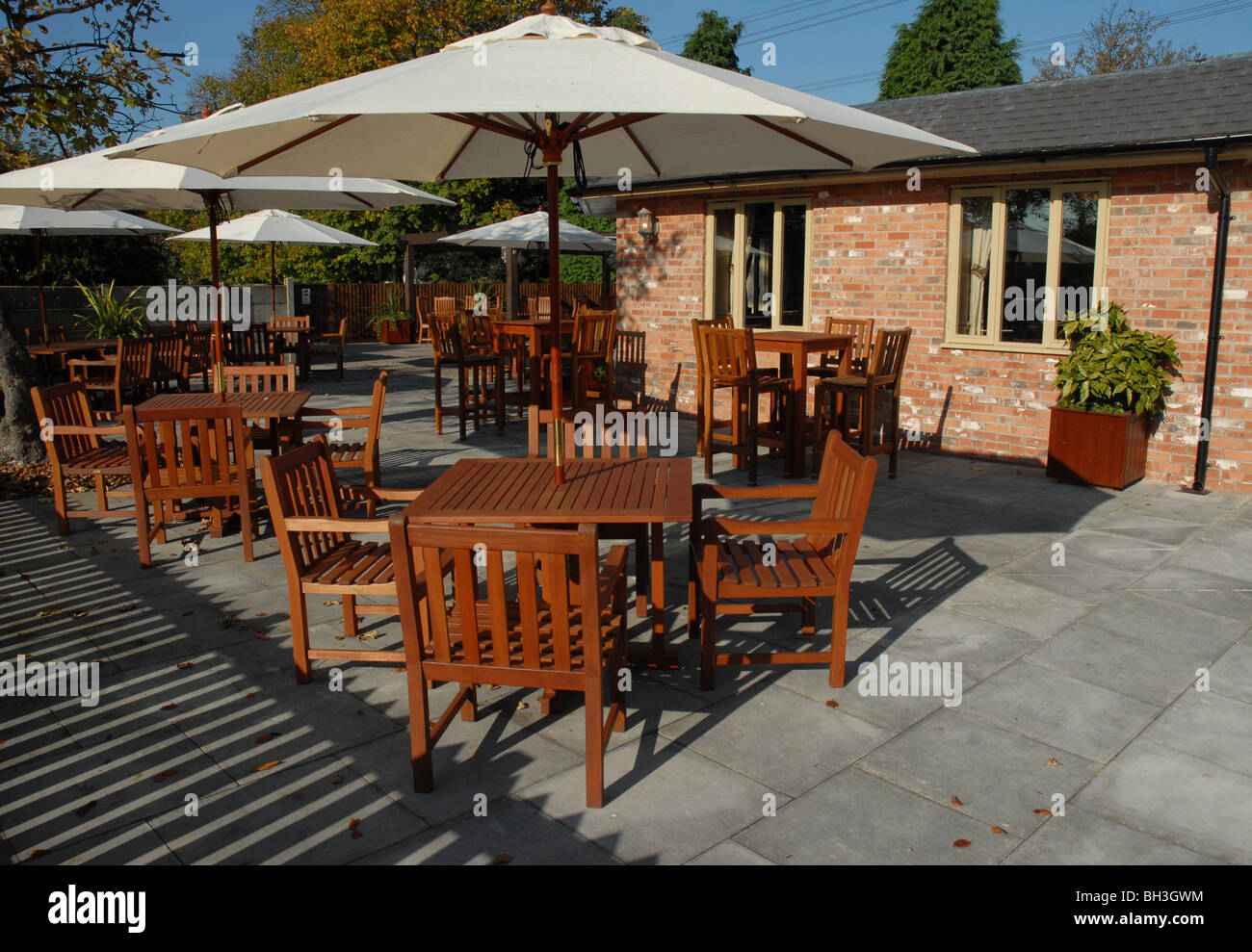 The beer garden at The Black Horse public house, Rainhill, Merseyside ...