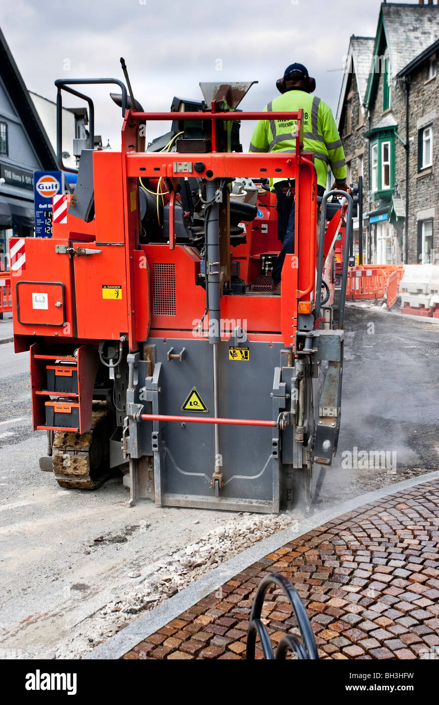 Tarmacking machine hi-res stock photography and images - Alamy