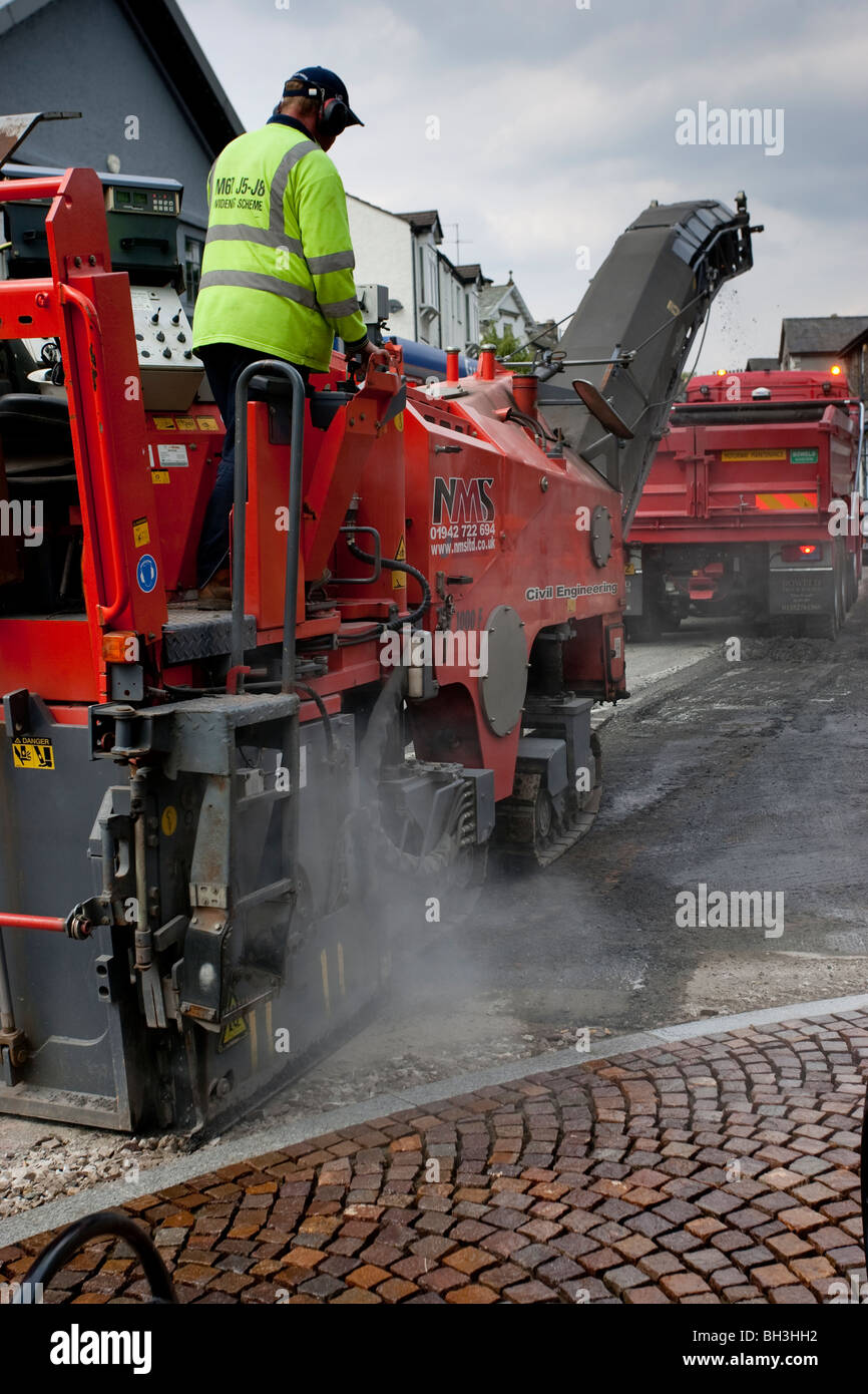 Tarmacking machine hi-res stock photography and images - Alamy