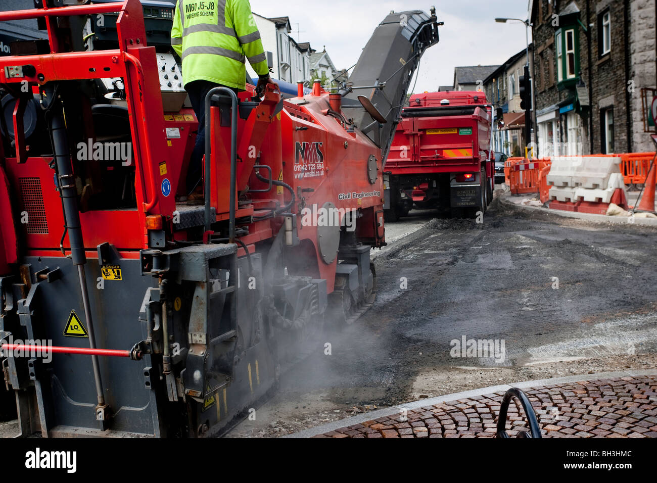 Tarmacking machine hi-res stock photography and images - Alamy