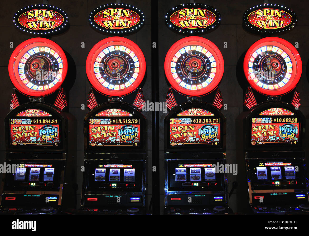 One armed bandit fruit machine hi-res stock photography and images - Alamy