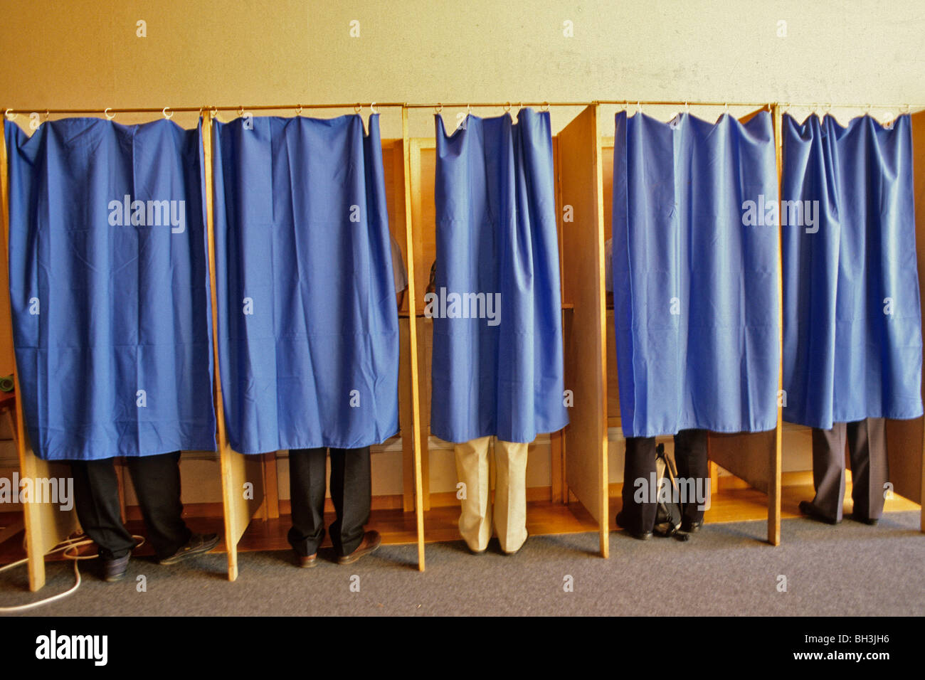 The polling station hi-res stock photography and images - Alamy