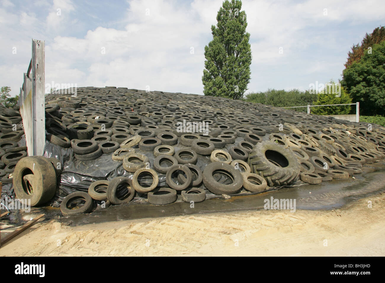 Silage bins hi-res stock photography and images - Alamy