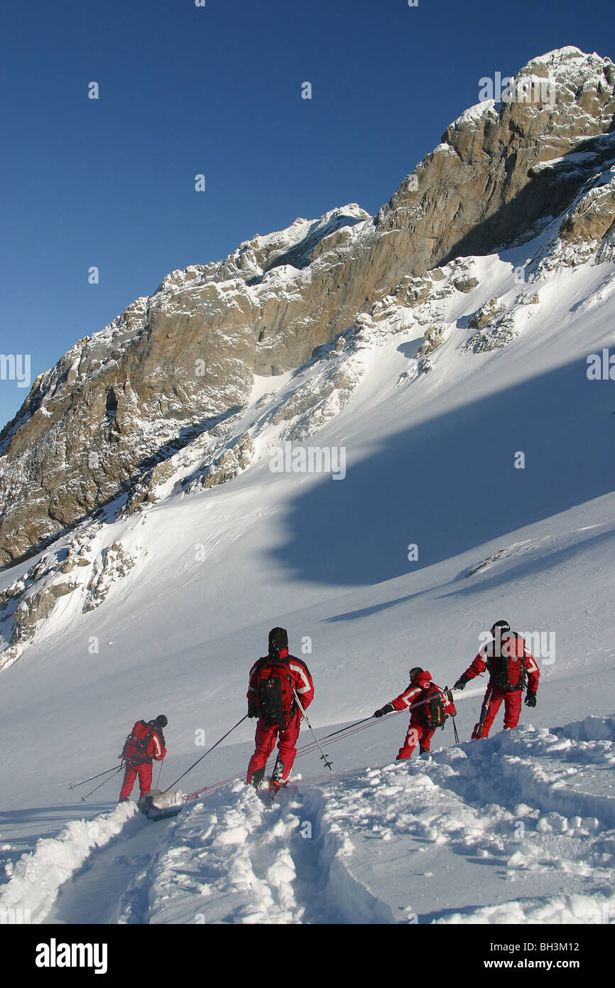 Mountain rescue stretcher snow hi-res stock photography and images - Alamy