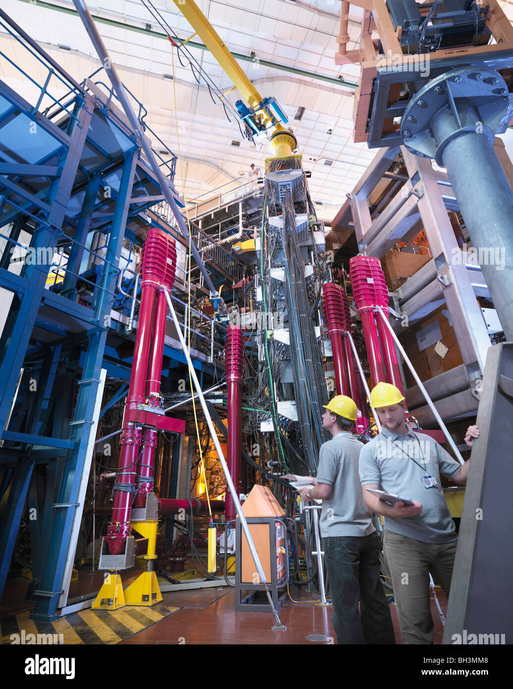 Fusion reactor scientists work hi-res stock photography and images - Alamy