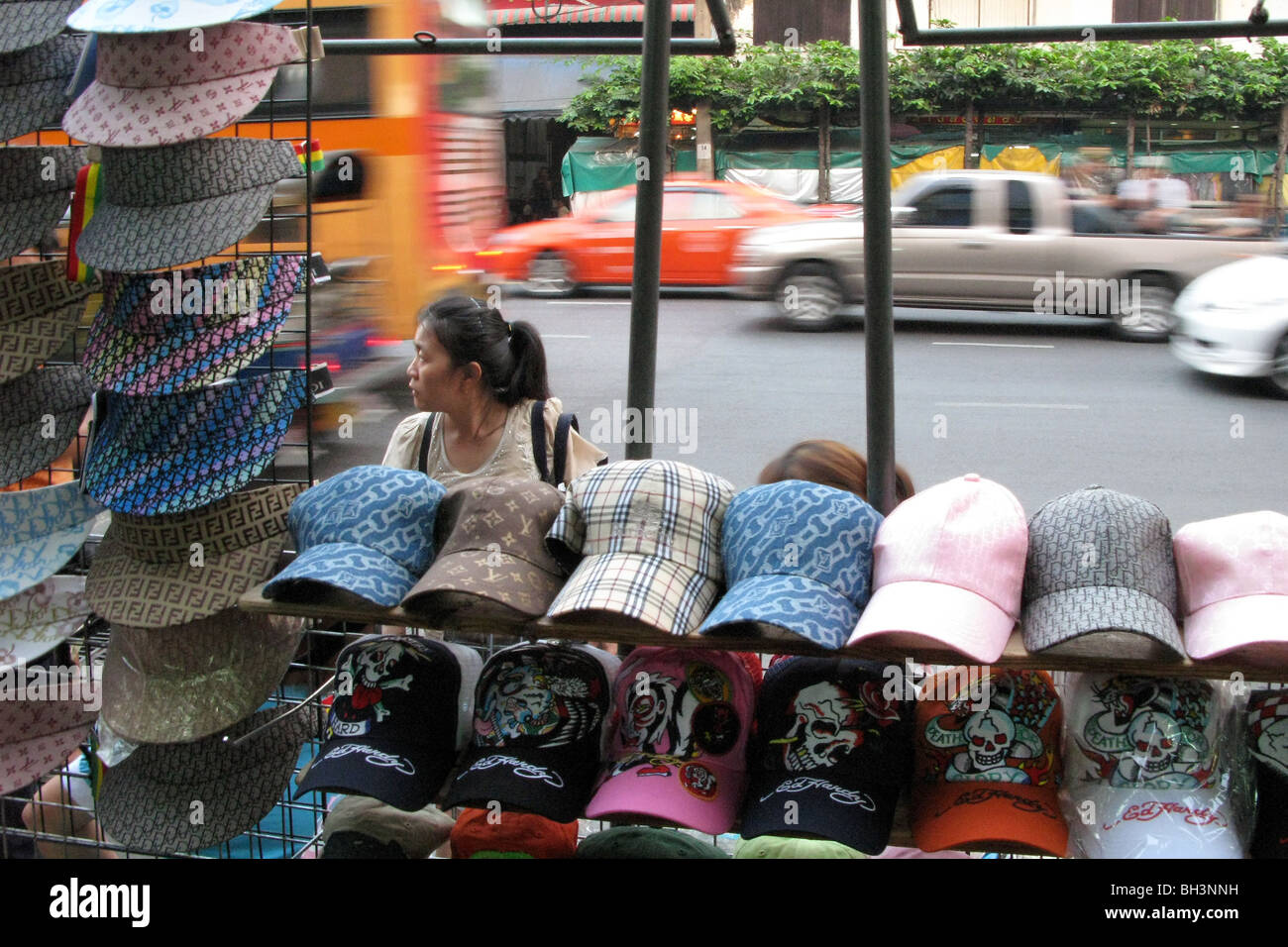 CAP VENDOR ON THE SIDEWALKS OF BANGKOK, THAILAND Stock Photo - Alamy