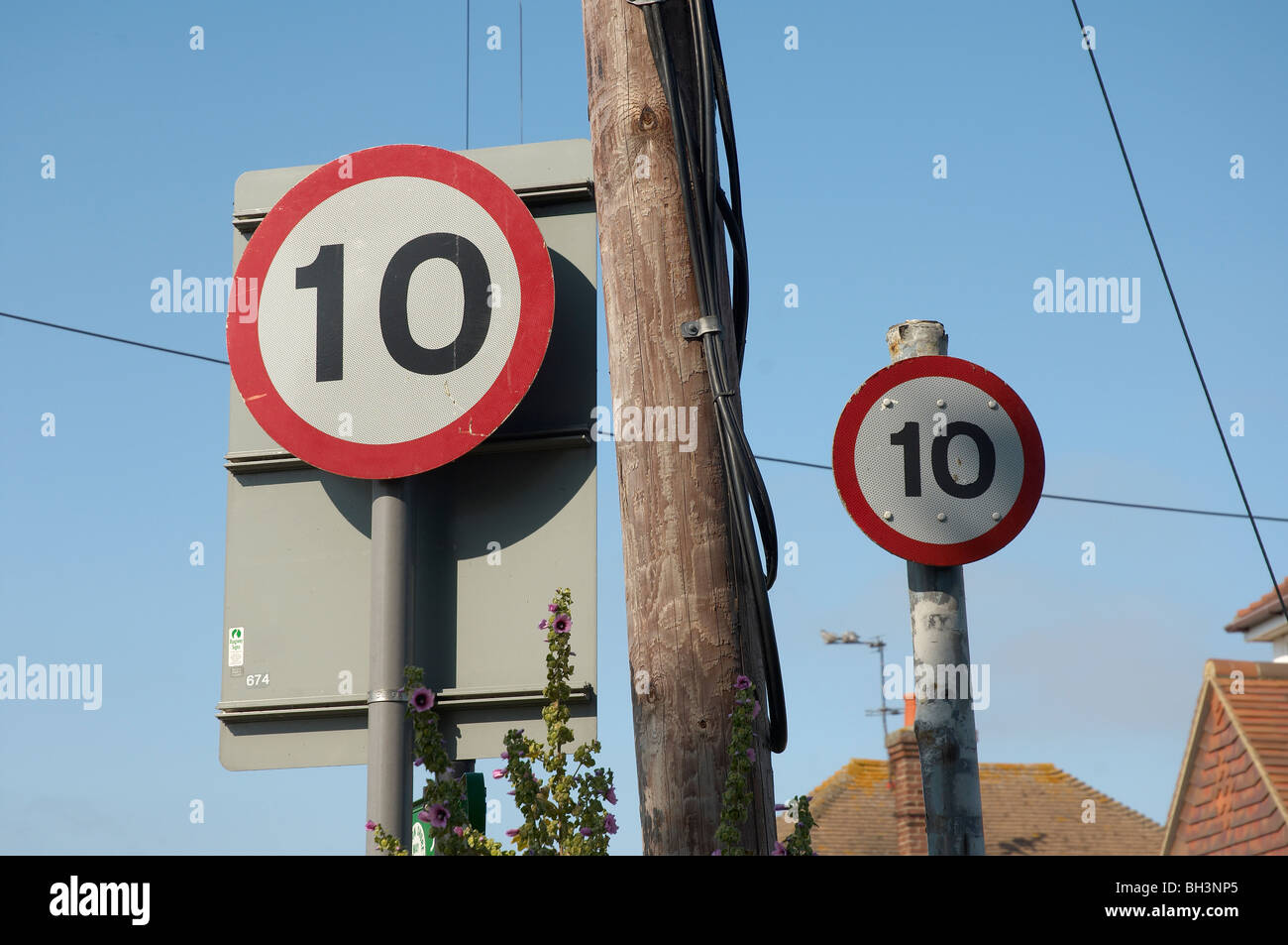 10 Mph Speed Limit Sign High Resolution Stock Photography and Images ...