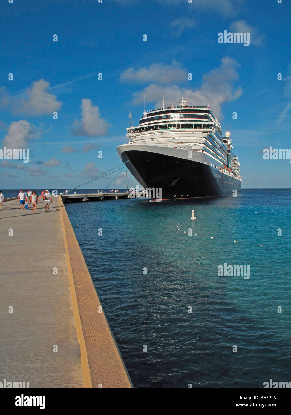 Ship dock hi-res stock photography and images - Alamy