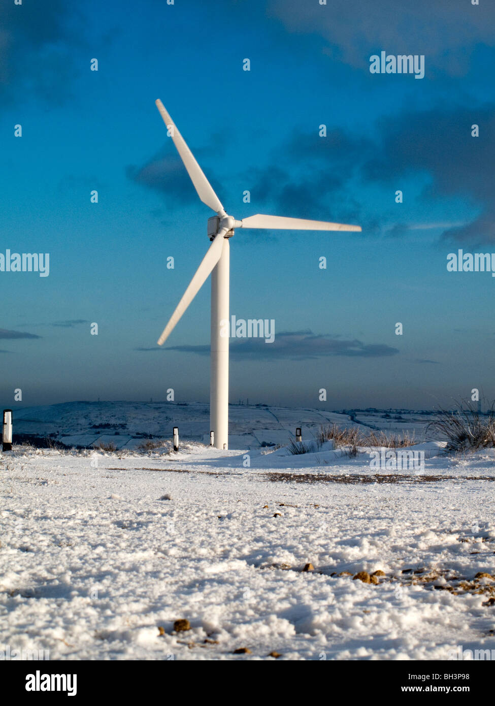Ovenden moor wind farm wind turbine hi-res stock photography and images ...