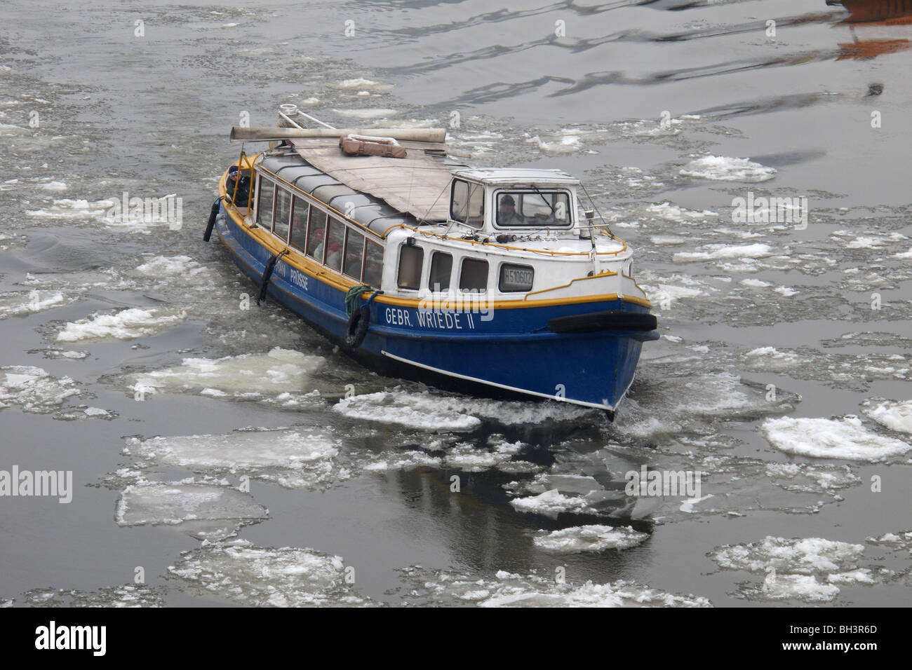 Harbour cruise boat in icy water Stock Photo - Alamy