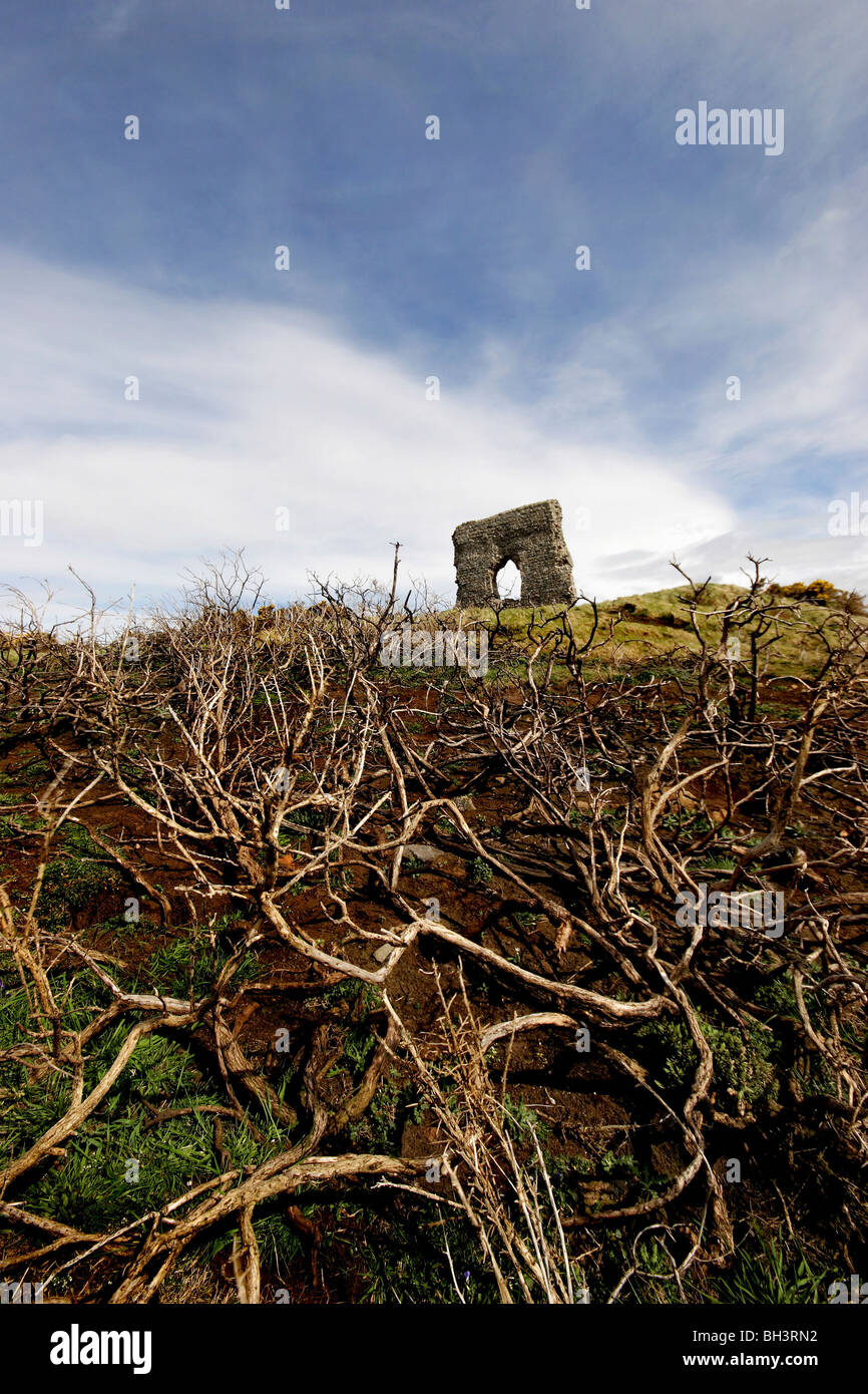 Ancient Pictish hillfort and castle ruins at Dunnideer Stock Photo - Alamy