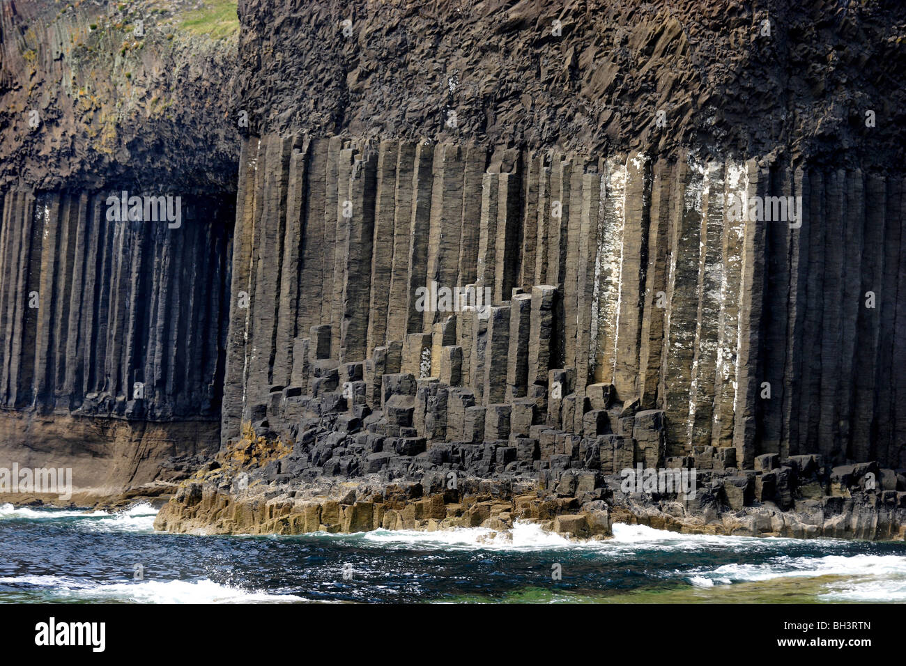 Basalt formations at Staffa Stock Photo - Alamy