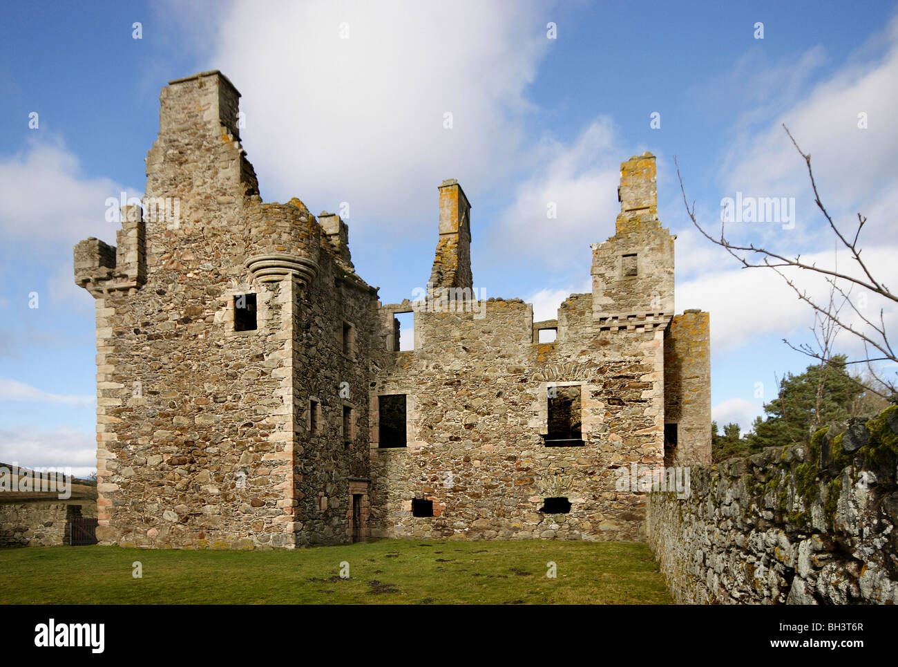 Glenbuchat castle hi-res stock photography and images - Alamy
