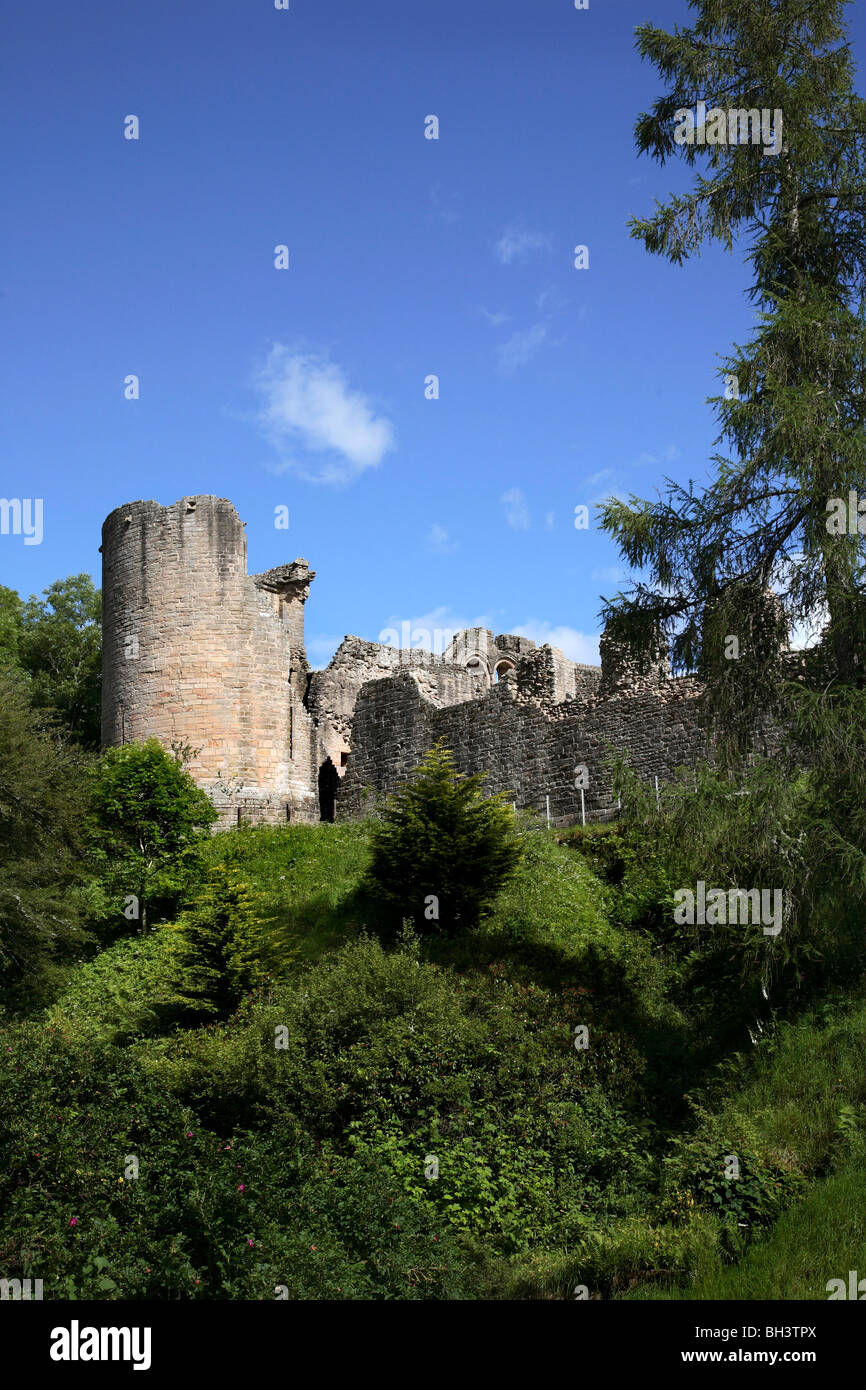 Ruins of Kildrummy castle Stock Photo - Alamy