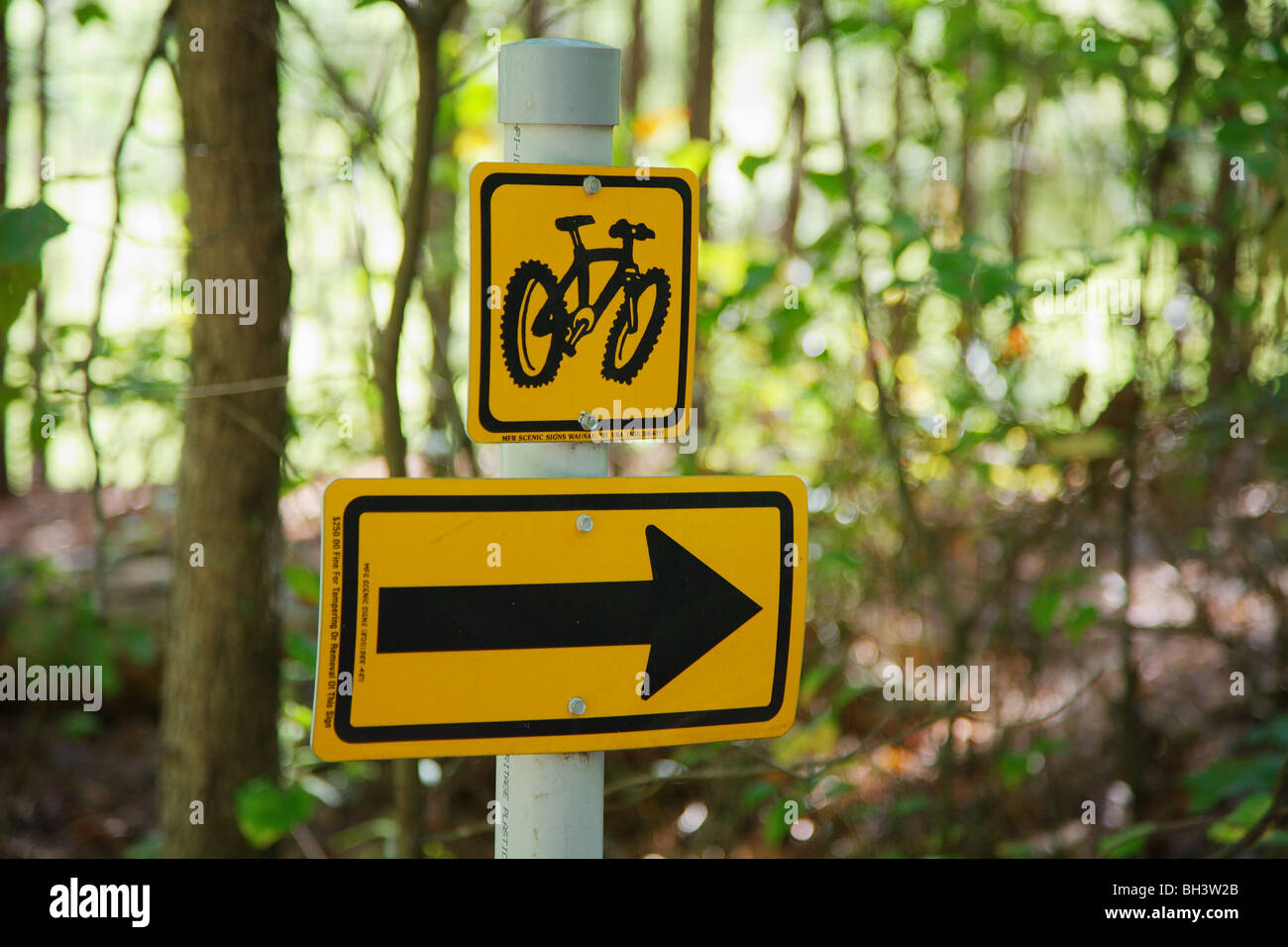 MOUNTAIN BIKE COURSE SIGN SHOWING DIRETION AND POINTING OUT DANGER ...