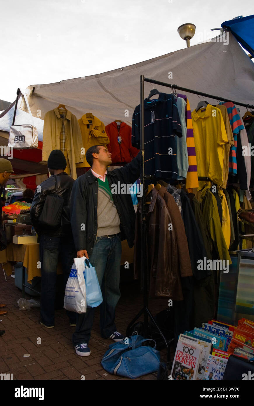 2nd hand clothes hi-res stock photography and images - Alamy