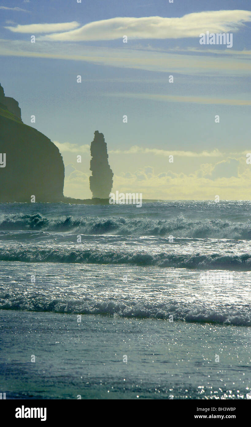 Am Buachaille sea stack at Sandwood Bay Stock Photo - Alamy