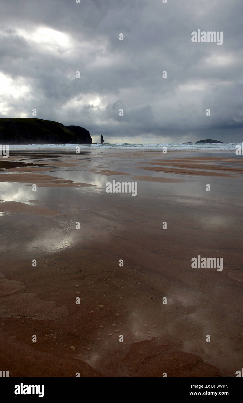 Surf and sky at sandwood bay hi-res stock photography and images - Alamy