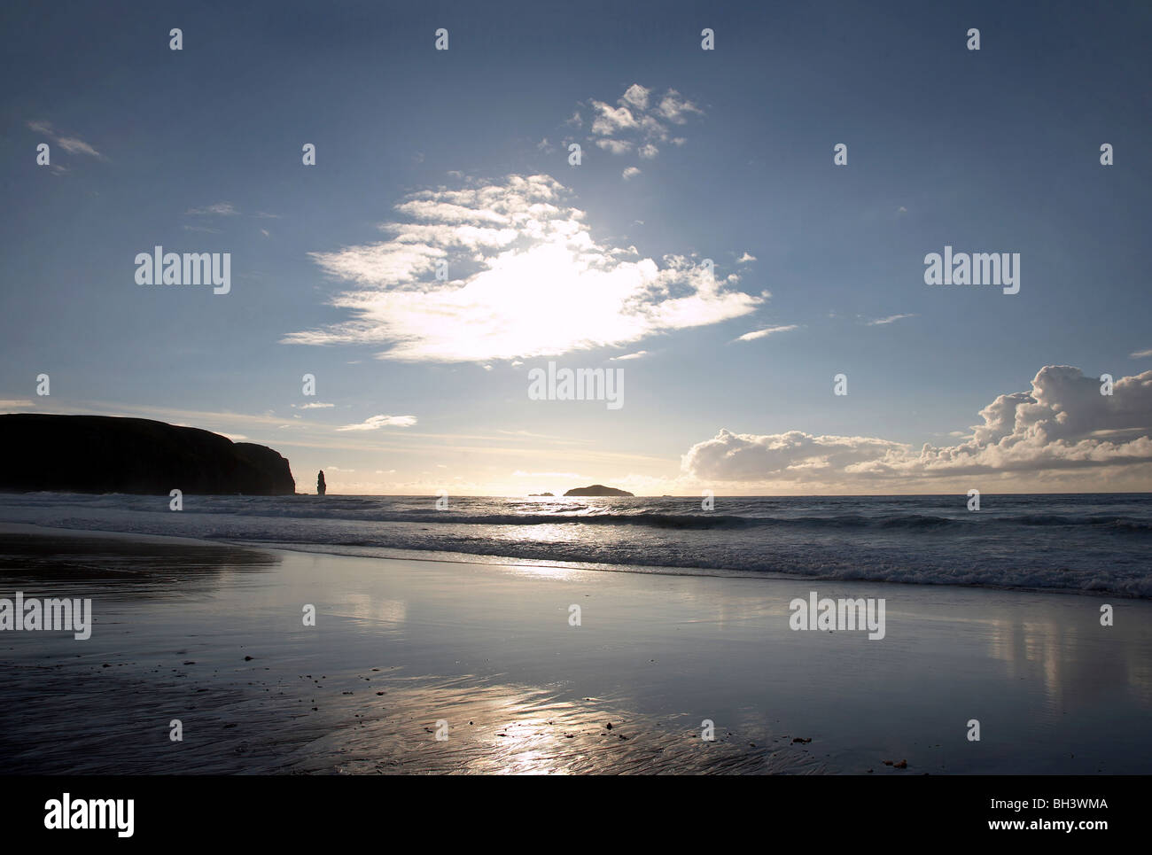 Sandwood bay surf hi-res stock photography and images - Alamy