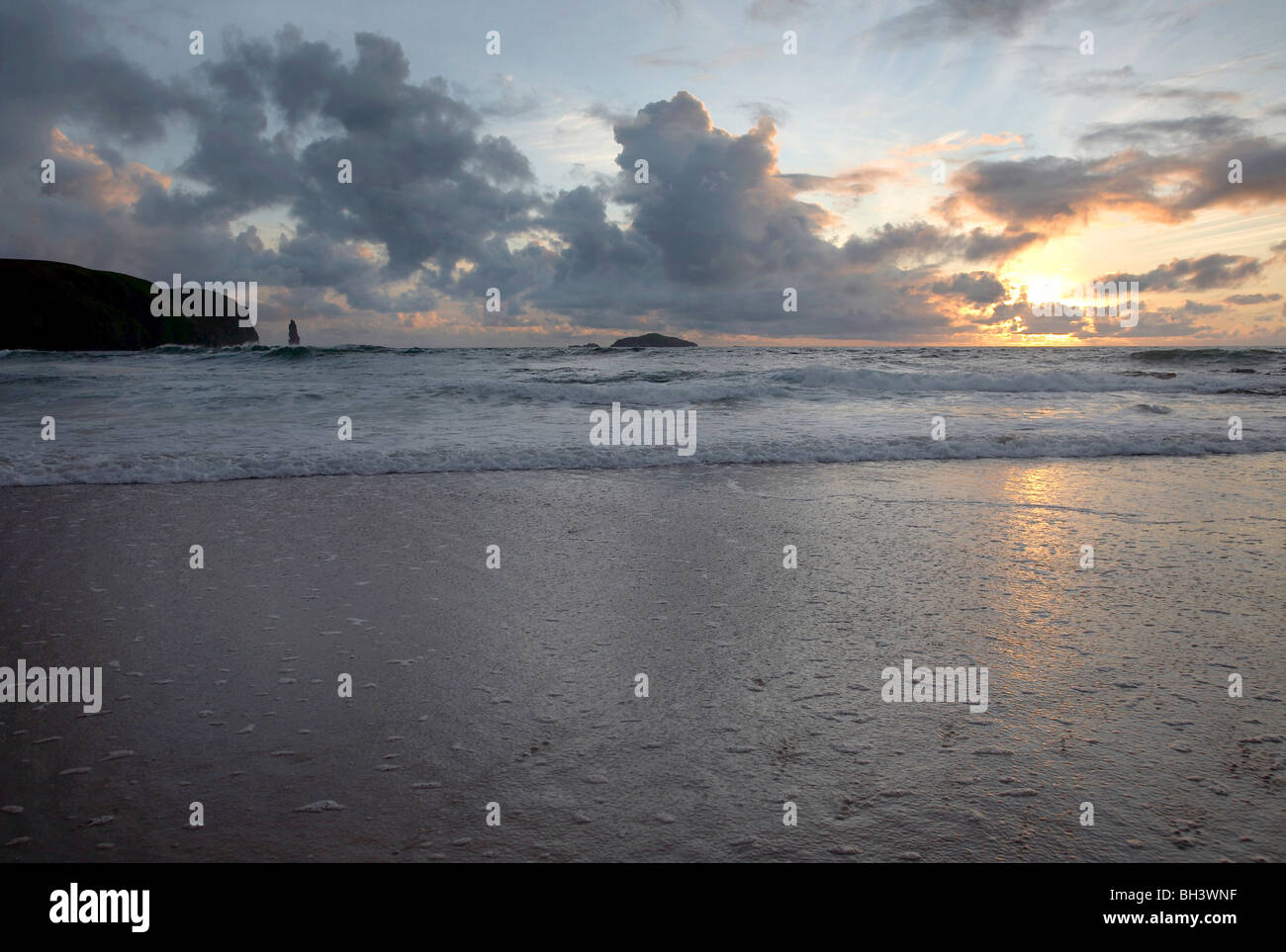Sandwood bay surf hi-res stock photography and images - Alamy