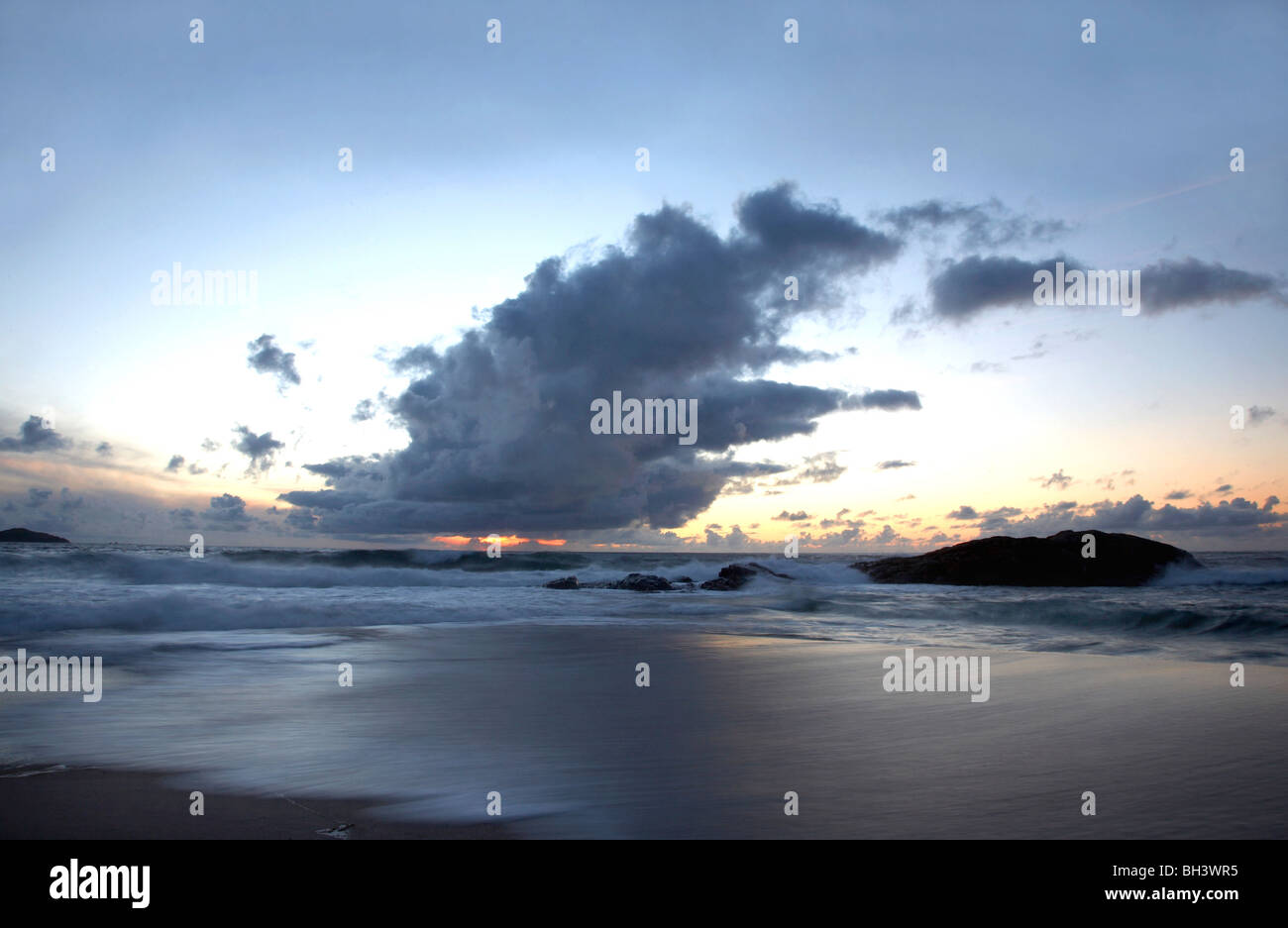Surf and sky at sandwood bay hi-res stock photography and images - Alamy