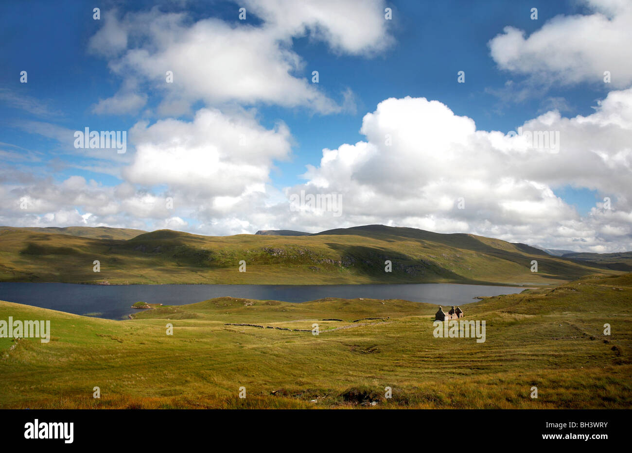 The haunted bothy at loch of Sandwood Bay Stock Photo - Alamy