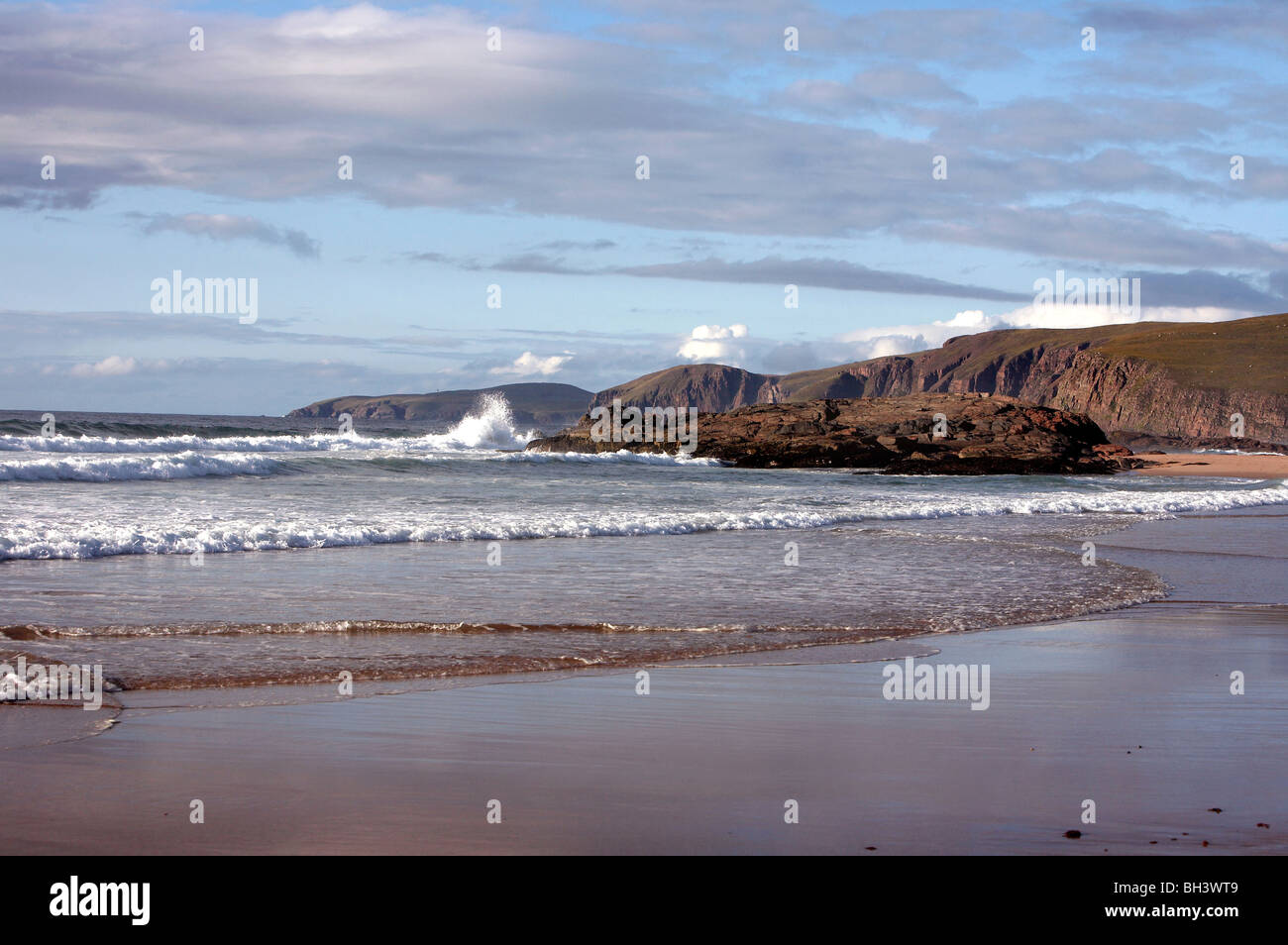 Sandwood Bay Surf High Resolution Stock Photography and Images - Alamy