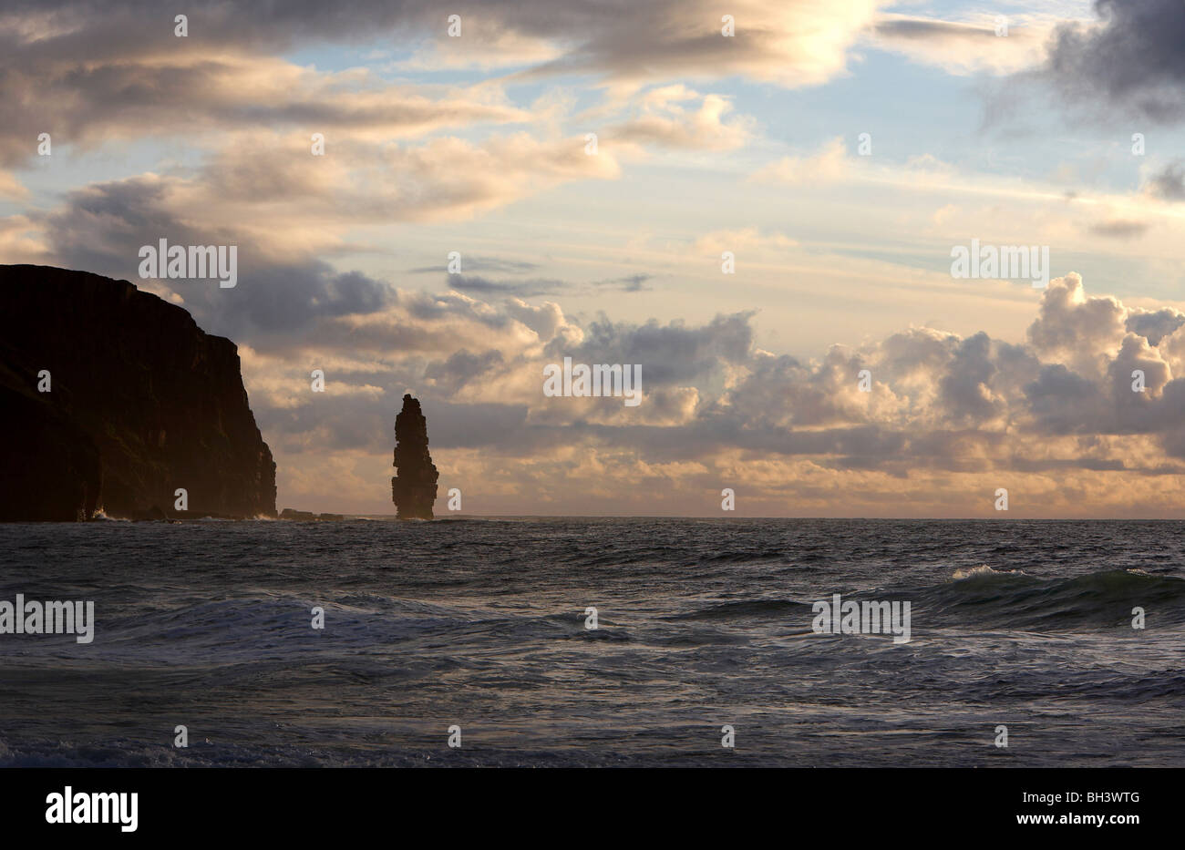 Am Buachaille sea stack at Sandwood Bay Stock Photo - Alamy