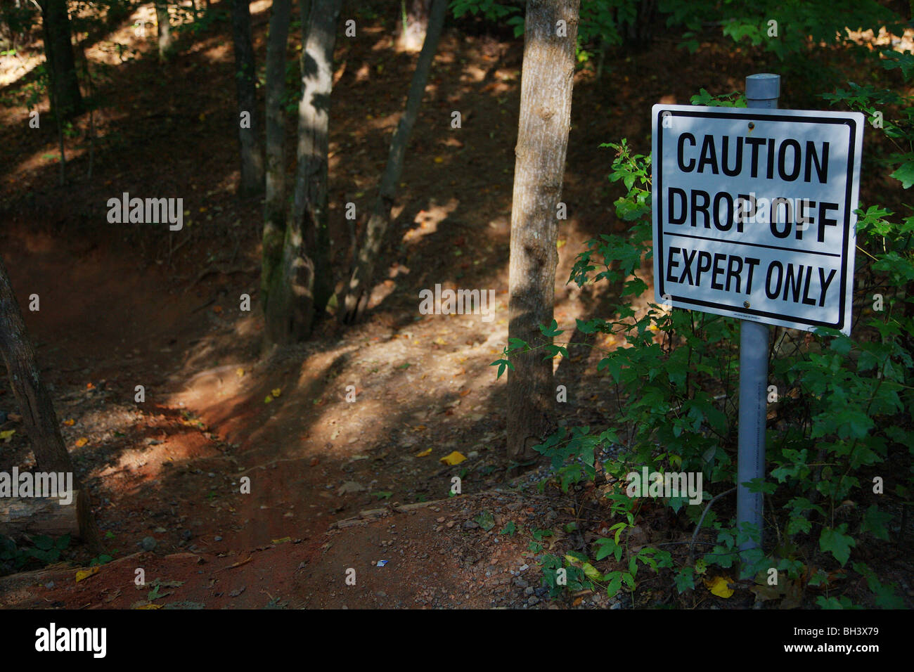 MOUNTAIN BIKE COURSE SIGN SHOWING DIRETION AND POINTING OUT DANGER ...