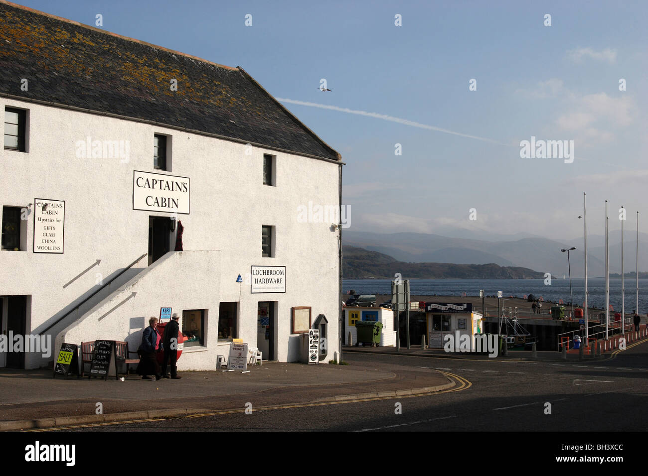 Shop at the harbour of Ullapool Stock Photo - Alamy