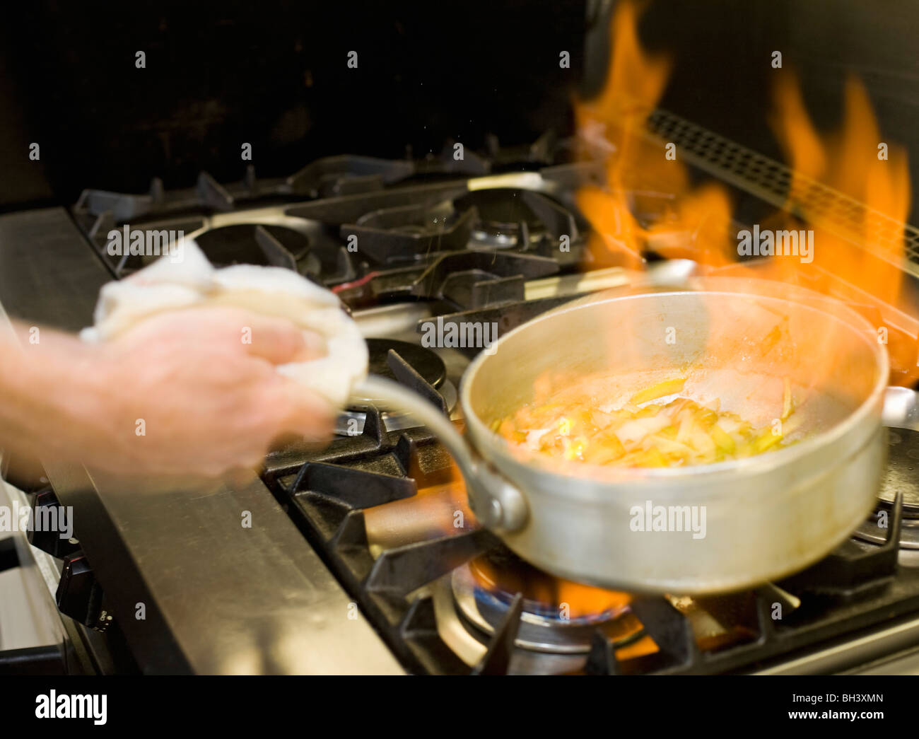 Pan fire cloth hi-res stock photography and images - Alamy