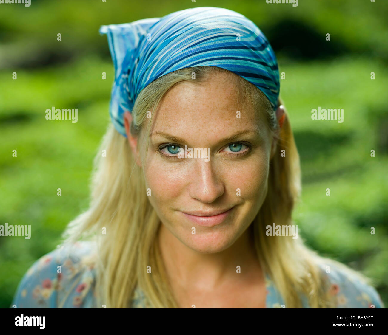 Portrait of a smiling woman Stock Photo - Alamy