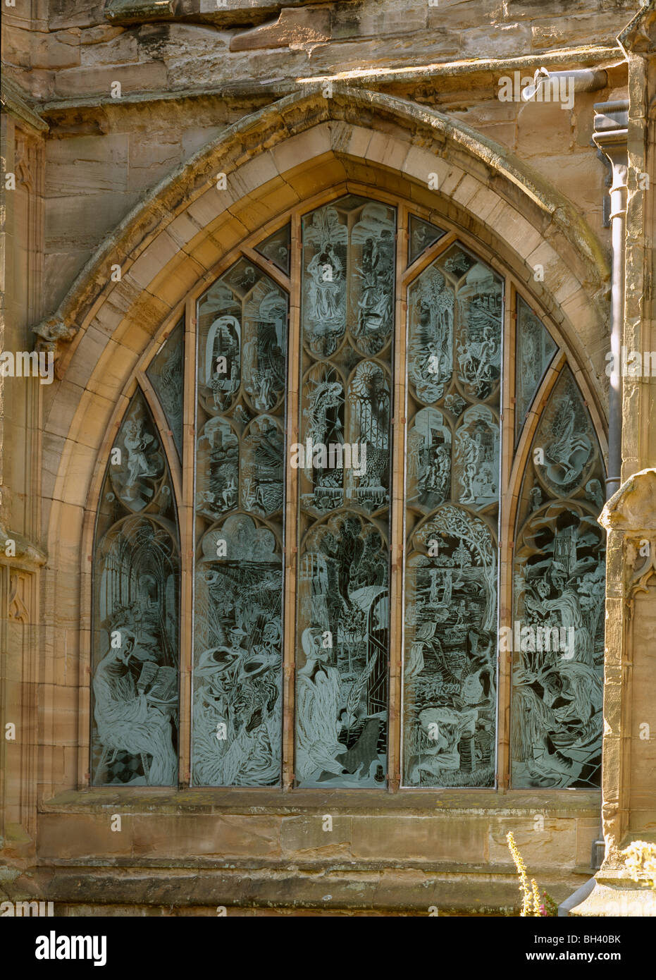 Worcester cathedral window hi-res stock photography and images - Alamy