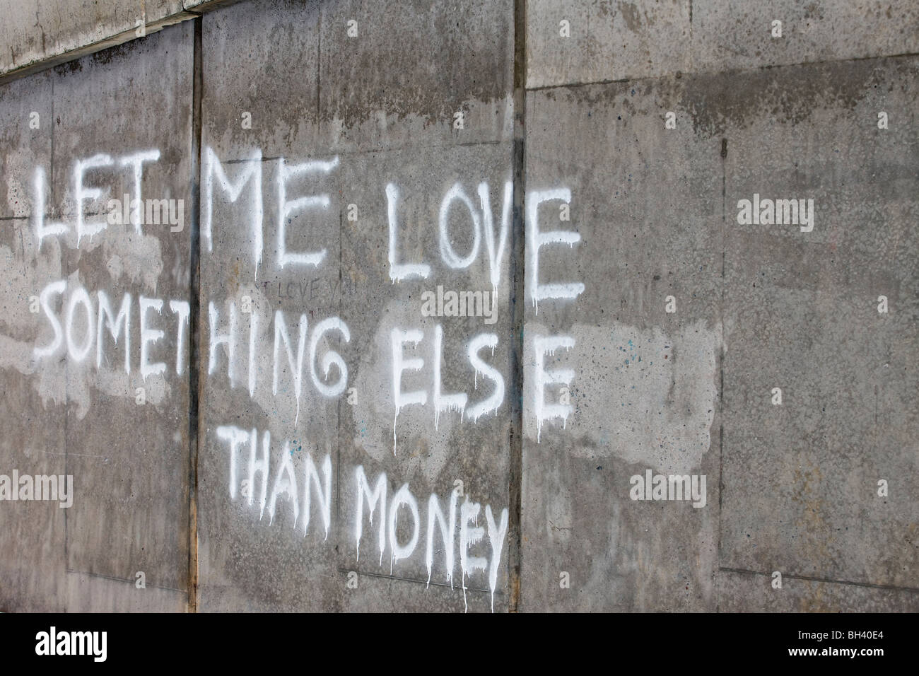 Money graffiti hi-res stock photography and images - Alamy