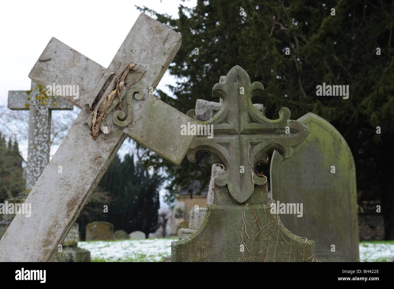 Crosses and headstones in a graveyard Stock Photo - Alamy