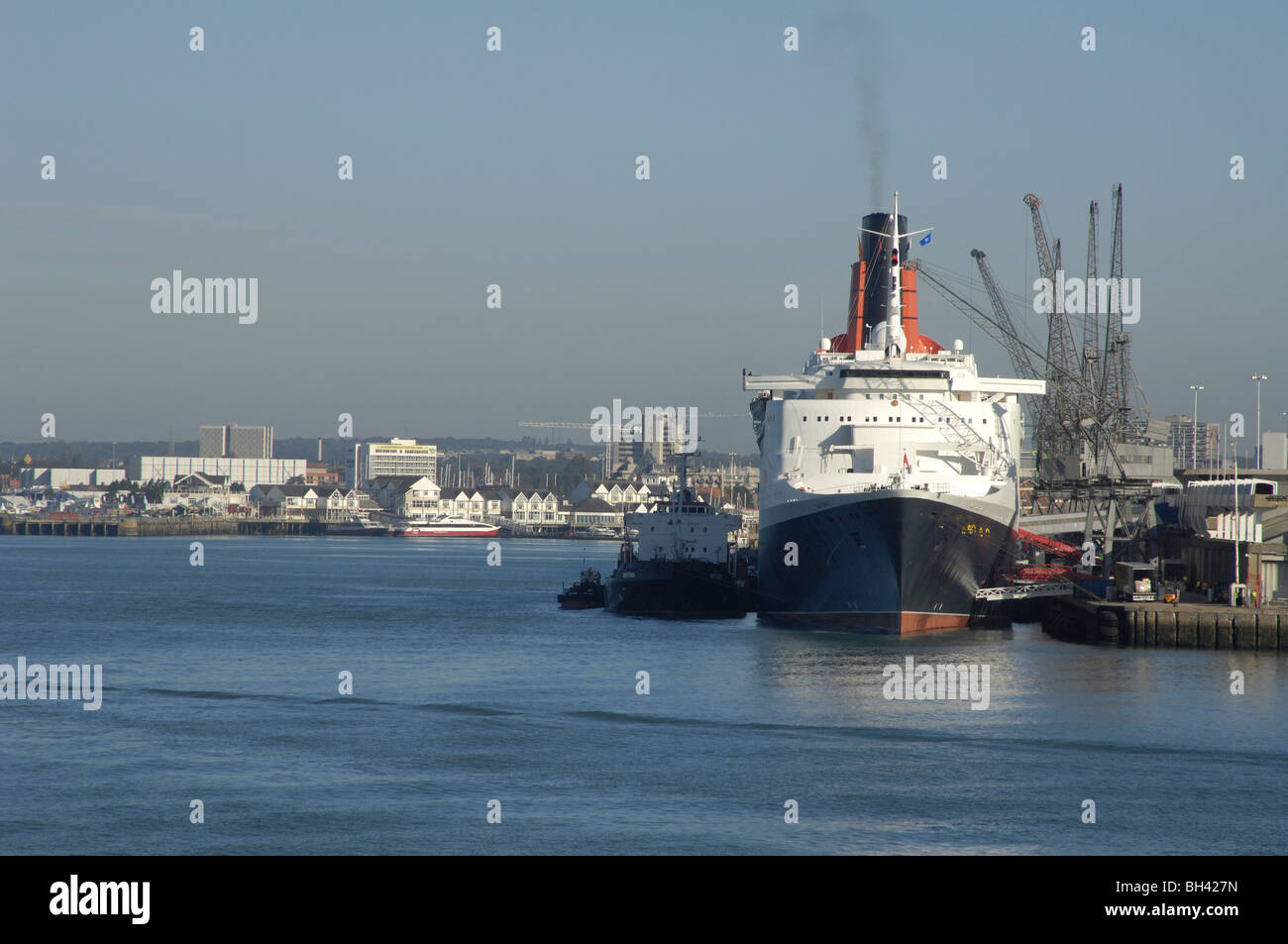 Qeii terminal hi-res stock photography and images - Alamy