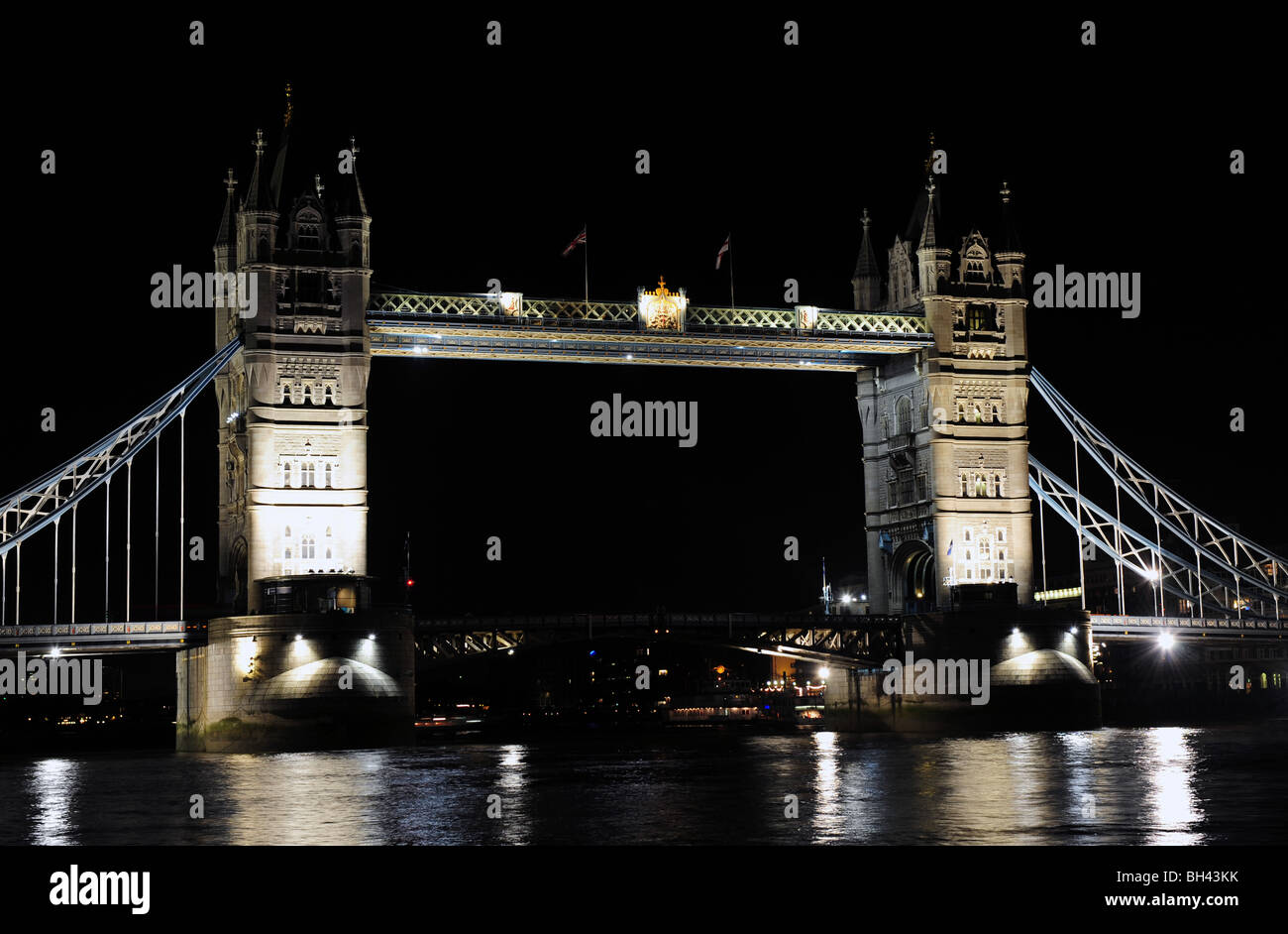 Empty streets of london at night hi-res stock photography and images ...